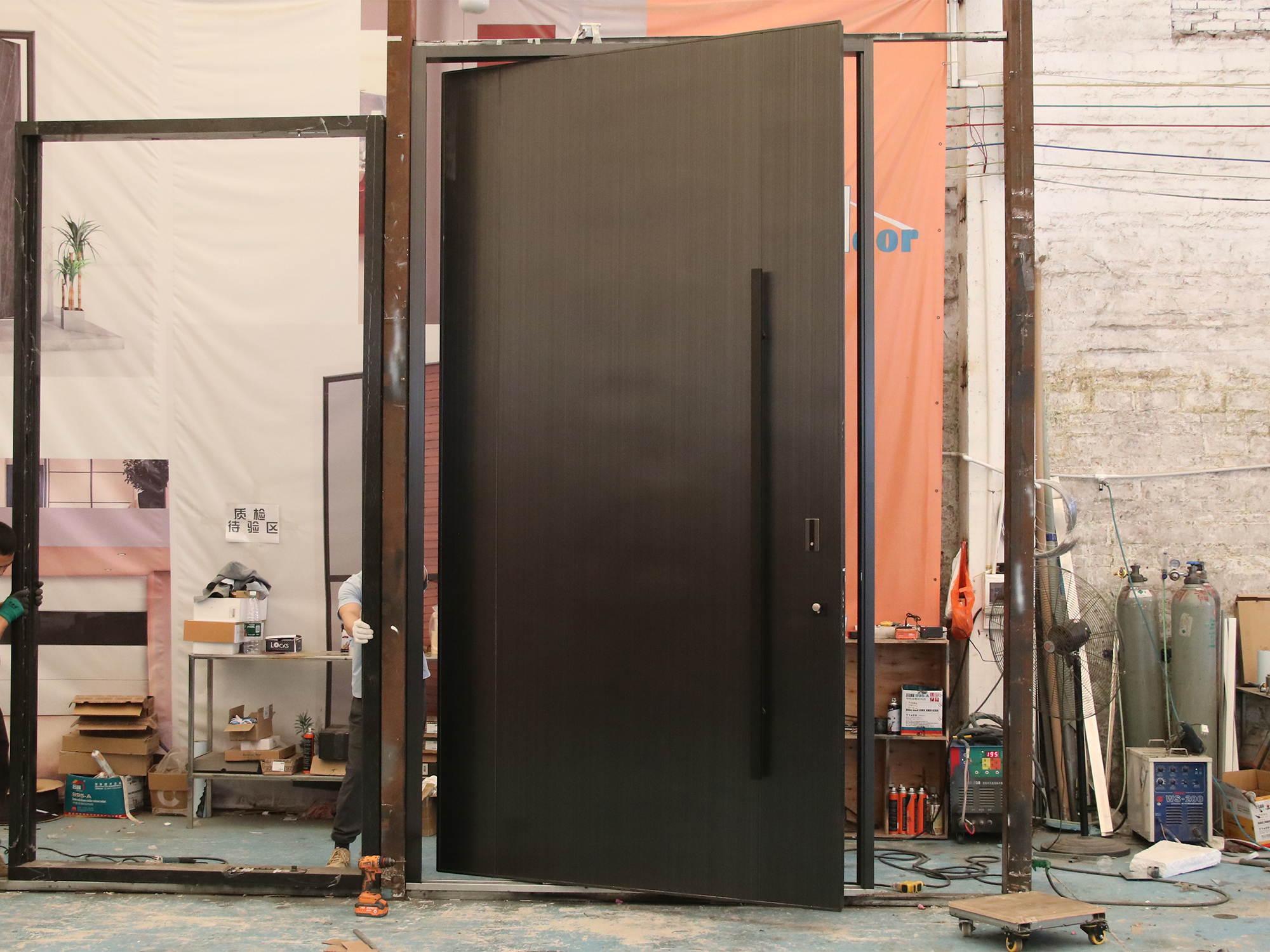 Pivot Door: The Ultimate Blend of Elegance and Durability